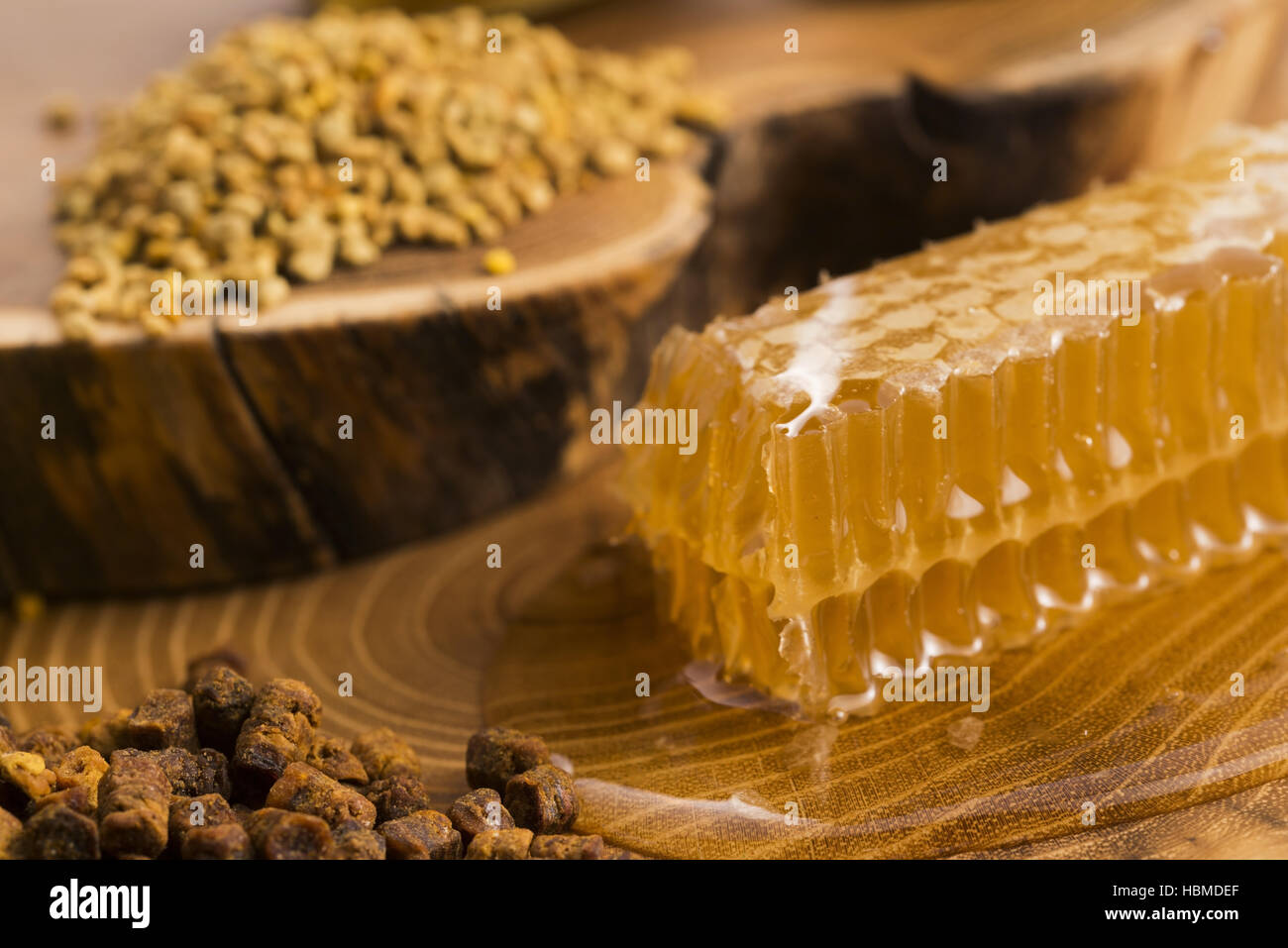 honeycomb, pollen and propolis Stock Photo - Alamy