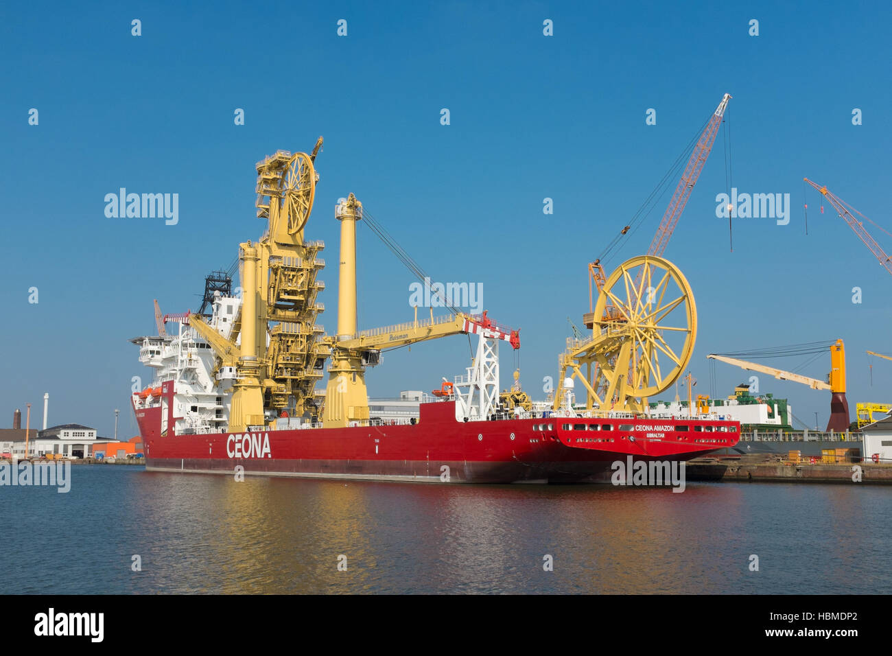 Amazon facility hi-res stock photography and images - Alamy