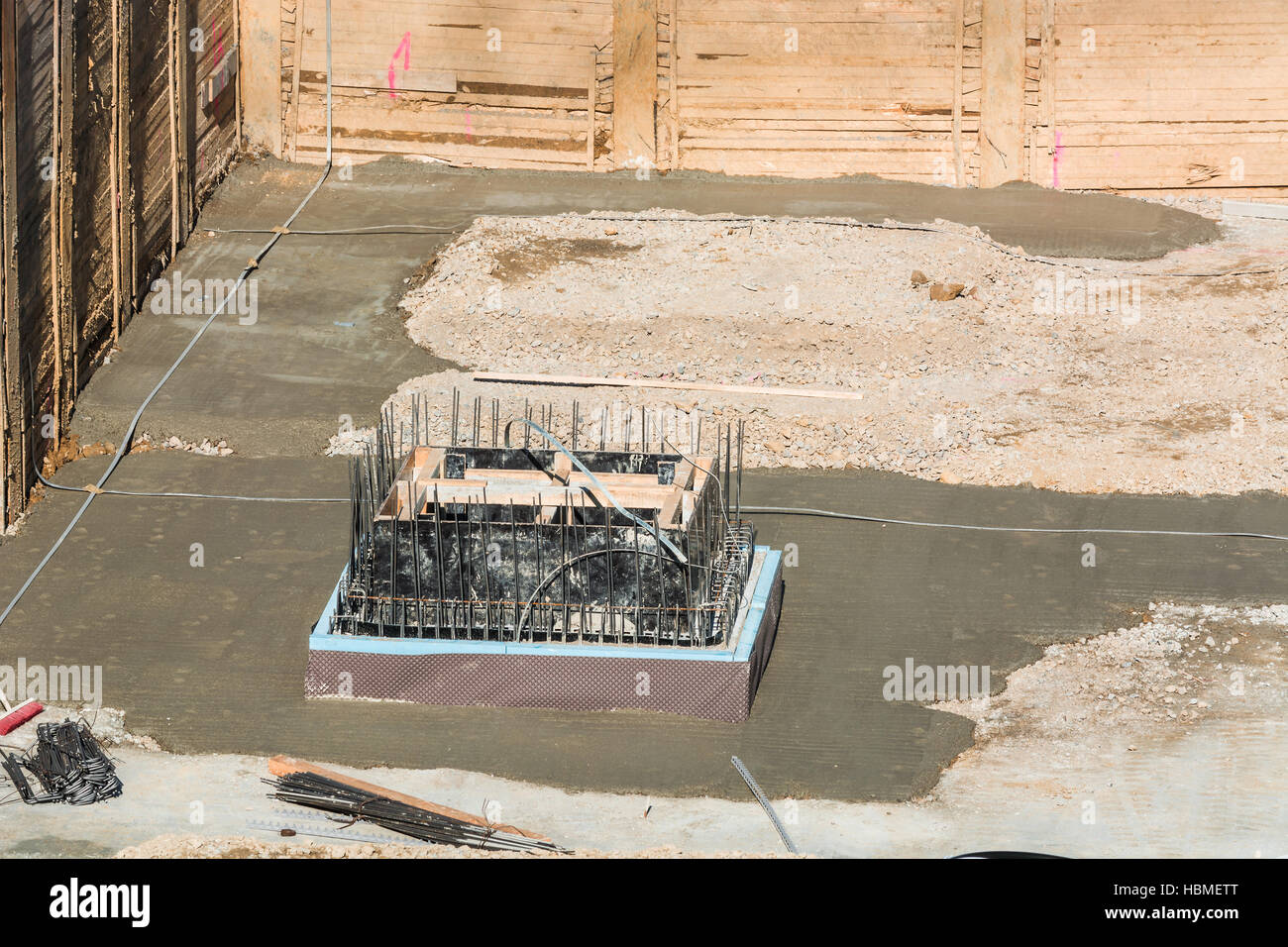 Foundation building of steel and concrete Stock Photo - Alamy