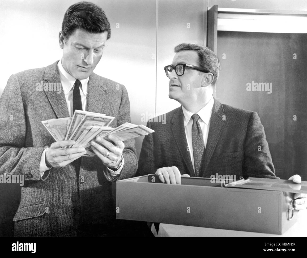 DIVORCE AMERICAN STYLE, from left, Dick Van Dyke, Joe Flynn, 1967 Stock ...
