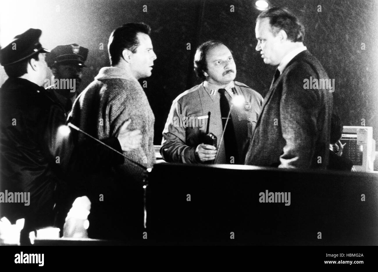 DIE HARD 2, from left: Bruce Willis, Dennis Franz, Fred Dalton Thompson ...