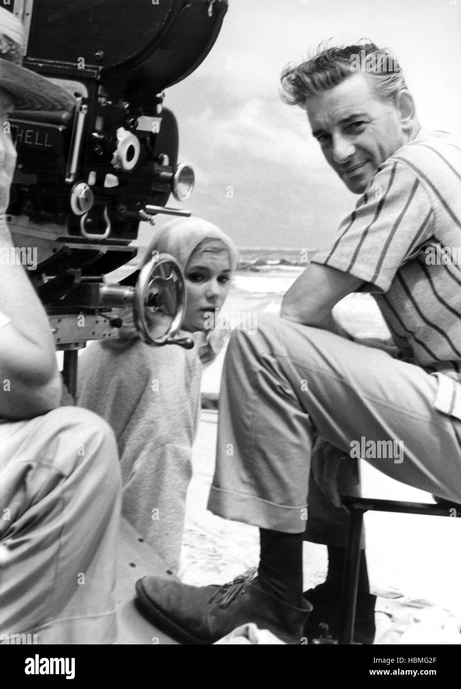 DIAMOND HEAD, Yvette Mimieux, director Guy Green on-set, (in Kauai ...