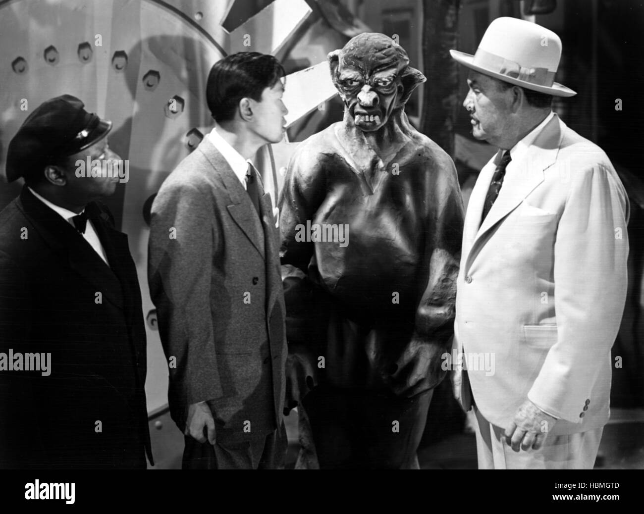 DARK ALIBI, from left: Mantan Moreland, Benson Fong, Sidney Toler, 1946 ...