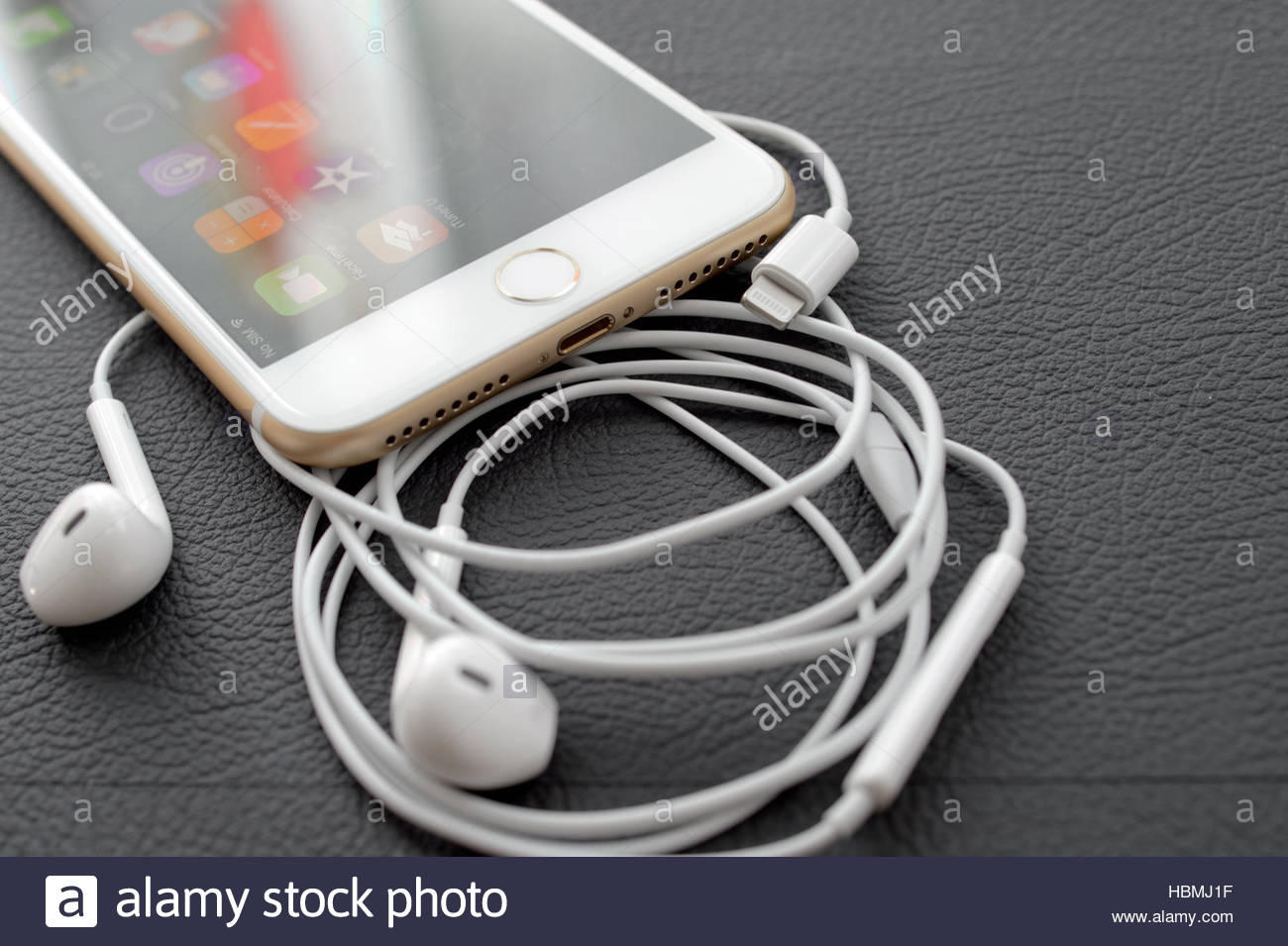 Apple Earpods Stock Photos & Apple Earpods Stock Images - Alamy