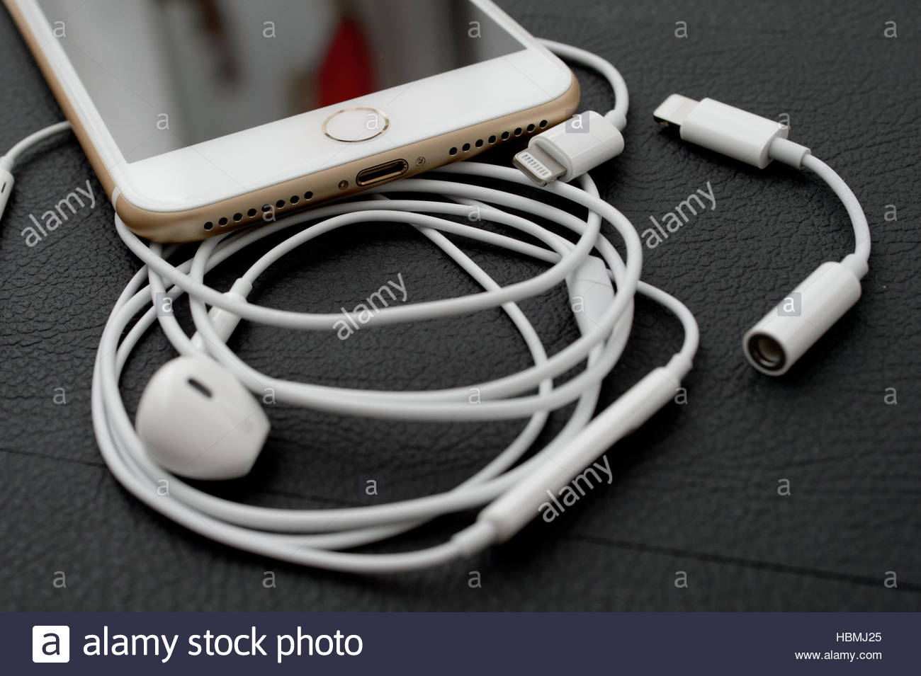 Apple Earpods Stock Photos & Apple Earpods Stock Images - Alamy