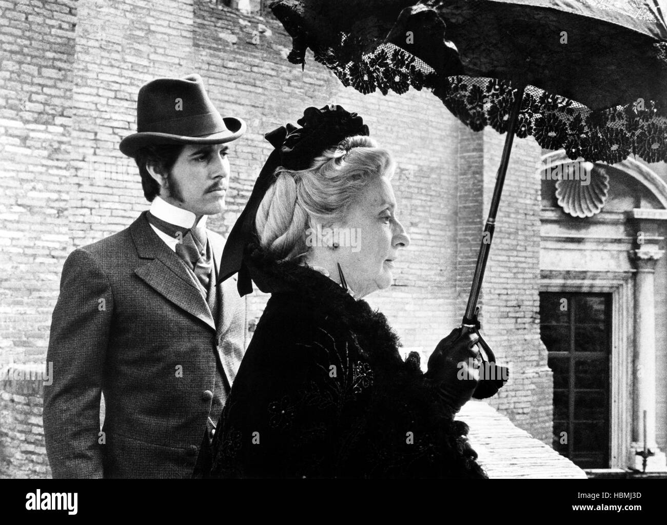 DAISY MILLER, from left, Barry Brown, Mildred Natwick, 1974 Stock Photo ...