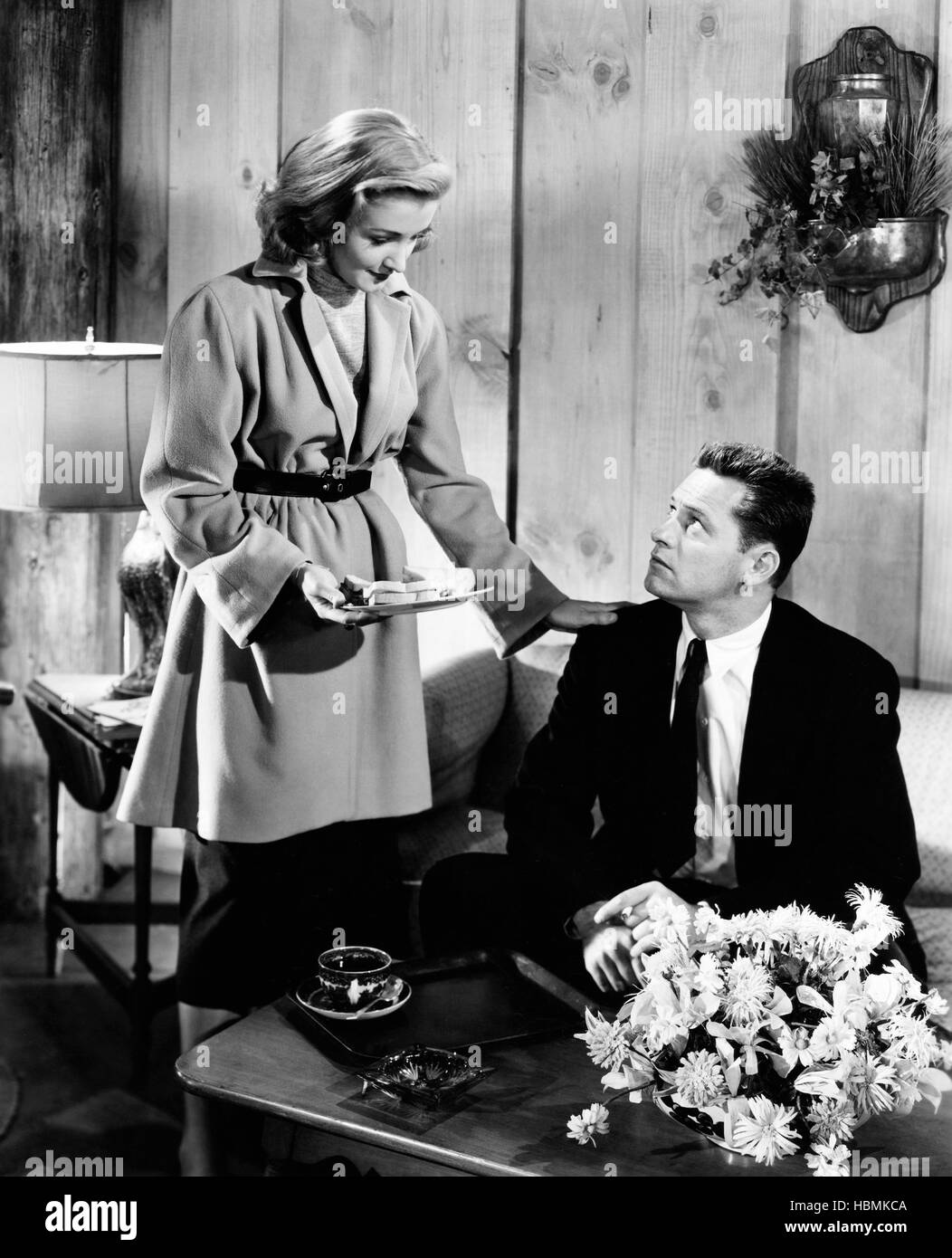 THE DARK PAST, from left: Nina Foch, William Holden, 1948 Stock Photo ...