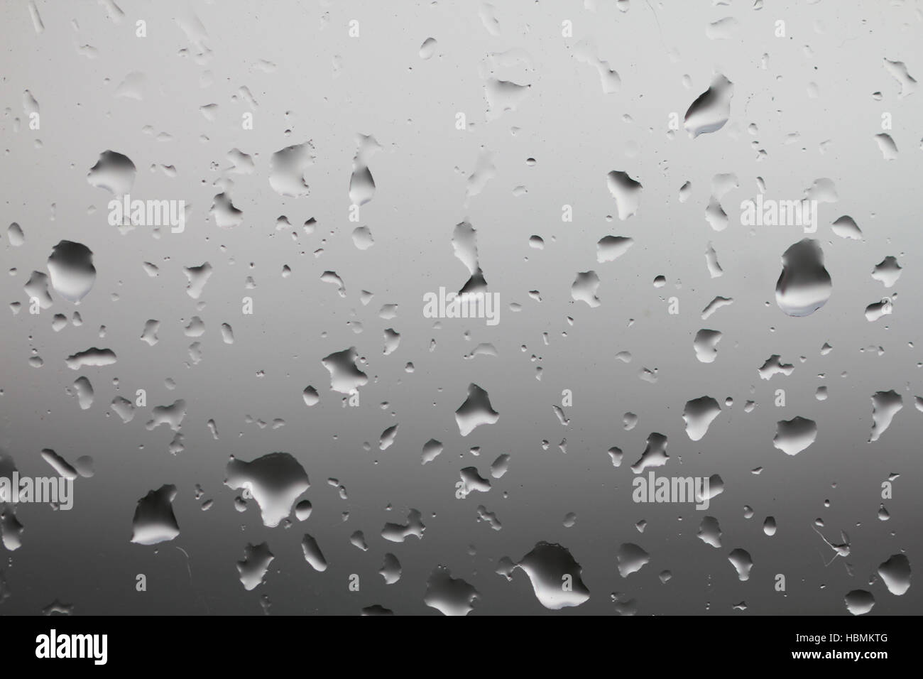 Rain drops on window hi-res stock photography and images - Alamy