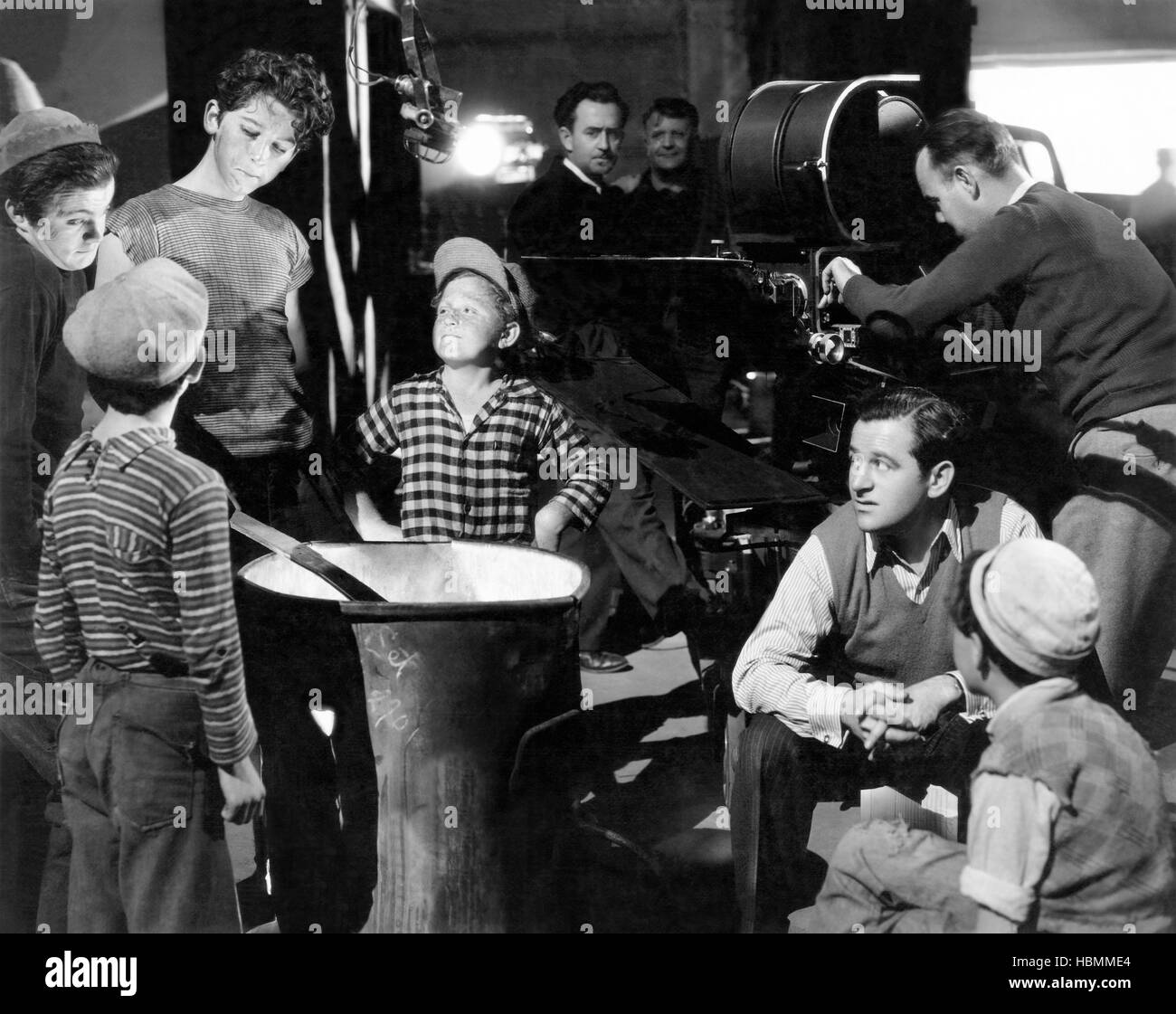 DEAD END, Leo Gorcey (left), Gabriel Dell (second left), director ...