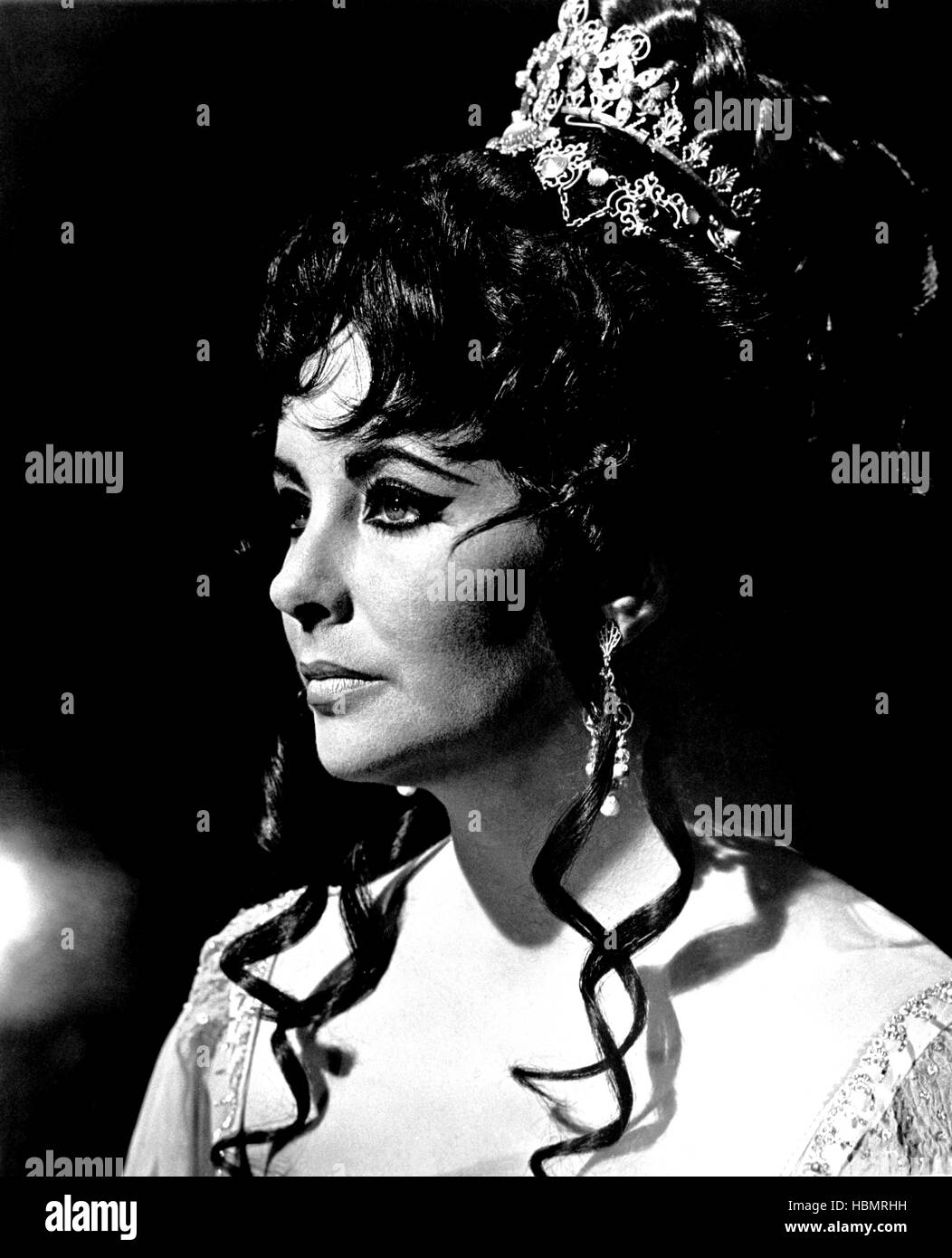 DOCTOR FAUSTUS, Elizabeth Taylor, 1967 Stock Photo - Alamy