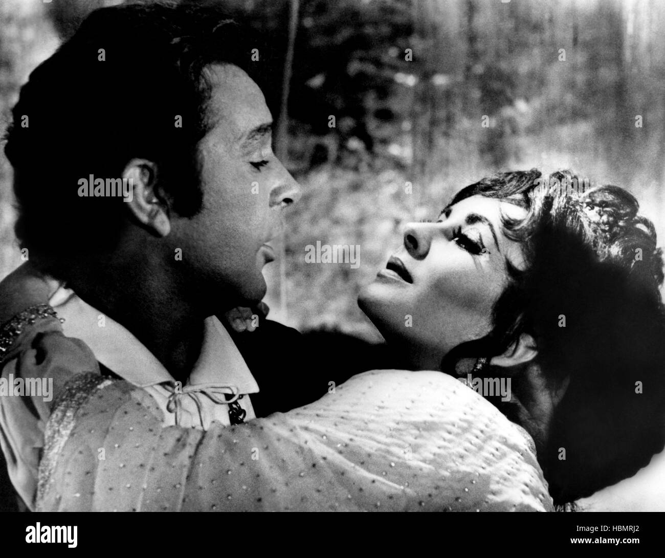 DOCTOR FAUSTUS, Richard Burton, Elizabeth Taylor, 1967 Stock Photo - Alamy