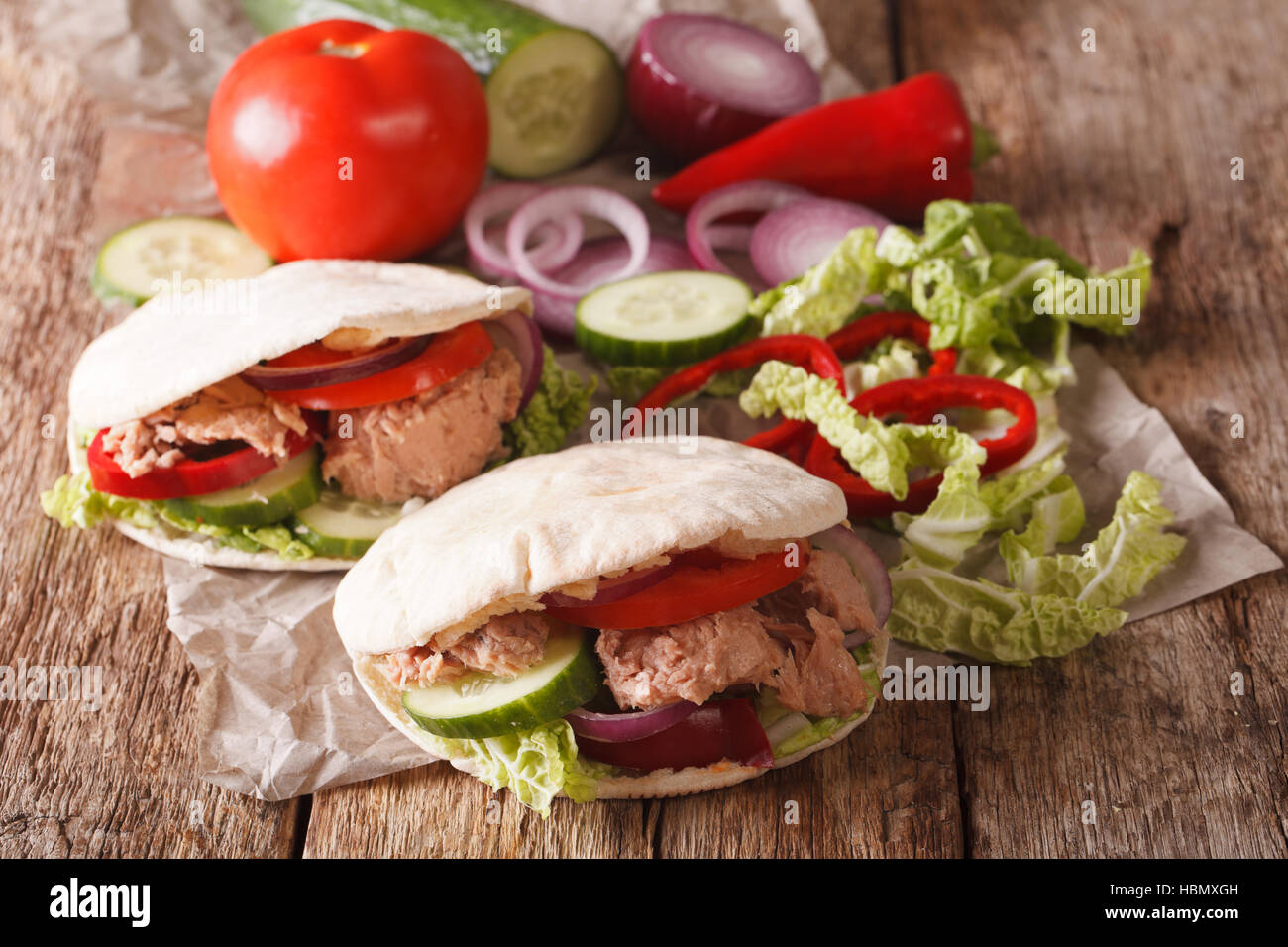 Fish pitta bread hi-res stock photography and images - Alamy