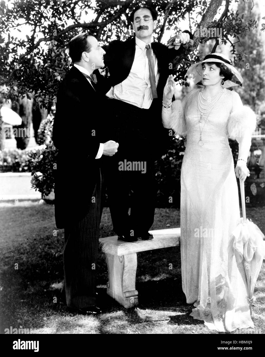 DUCK SOUP, from left, Louis Calhern, Groucho Marx, Margaret Dumont ...