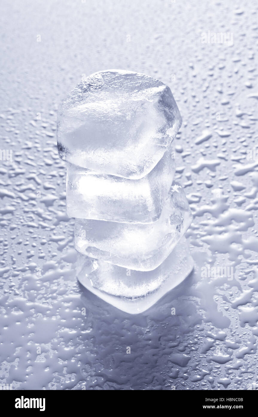 Stack of four ice cubes hi-res stock photography and images - Alamy