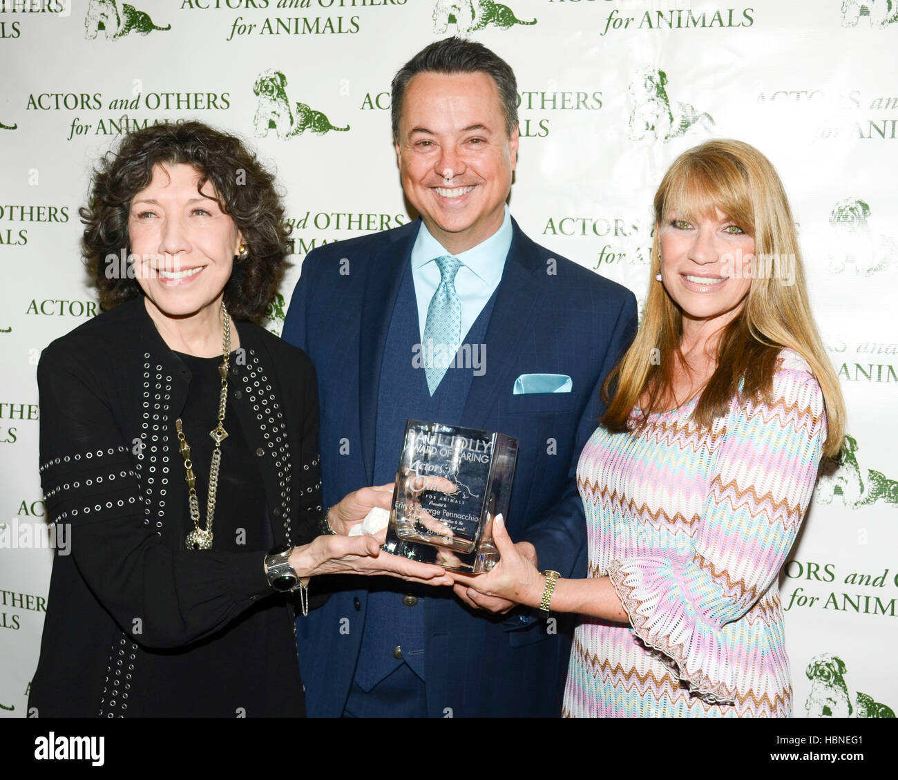 Lily Tomlin, Erin Pennacchio and George Pennacchio arrives at the ...