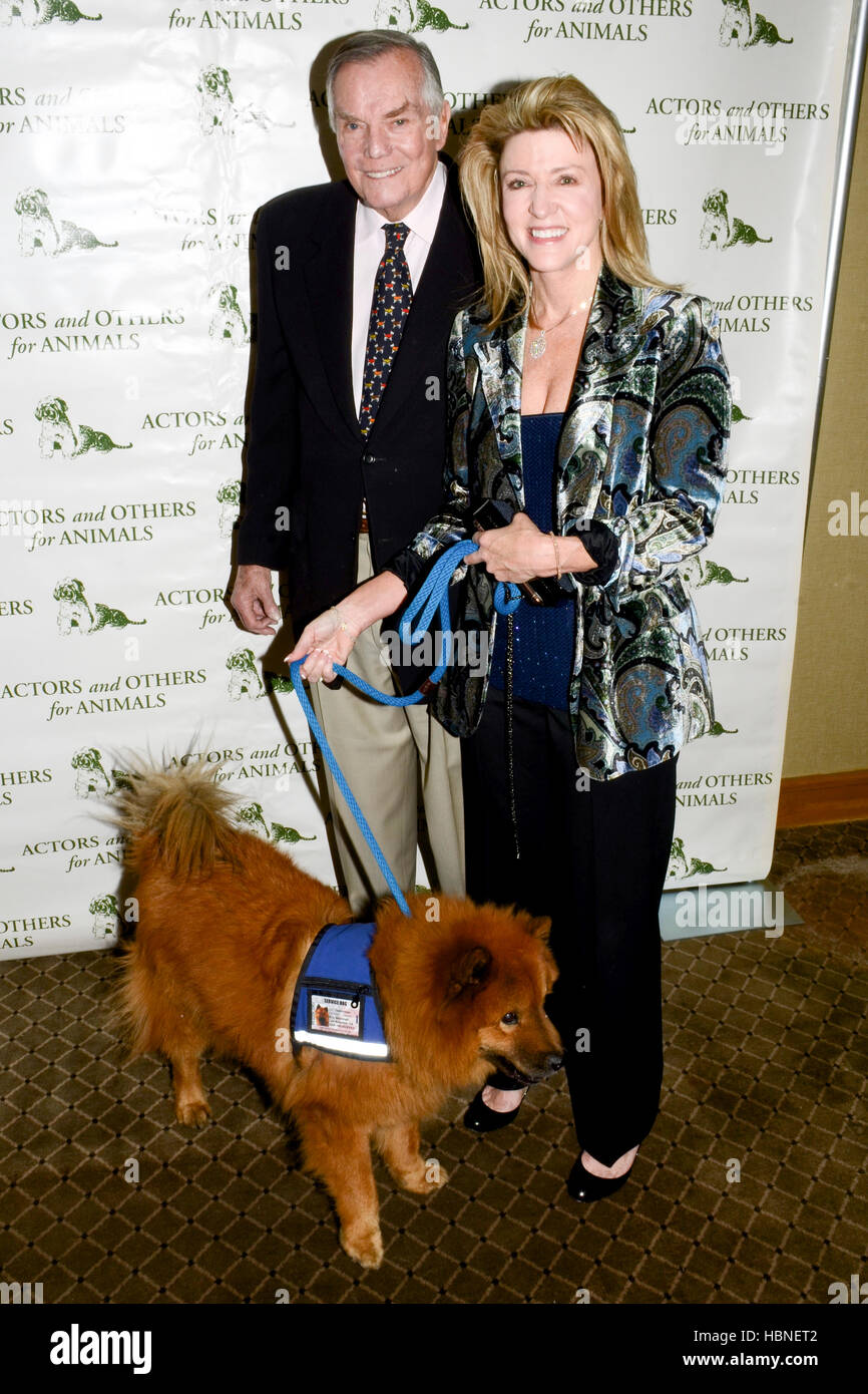 Peter Marshall, Laurie Marshall and their service dog Teddy Bear ...