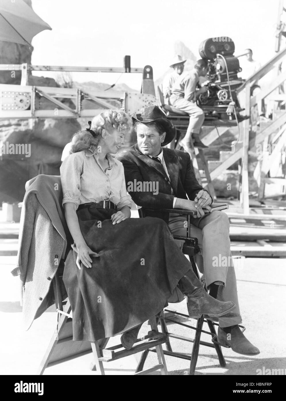 THE DESPERADOES. from left: Evelyn Keyes, Glenn Ford on set, 1943 Stock ...