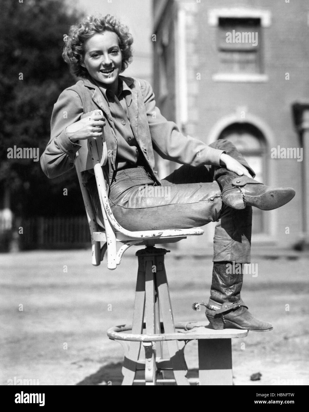 THE DESPERADOES, Evelyn Keyes, relaxing on-set, 1943 Stock Photo - Alamy