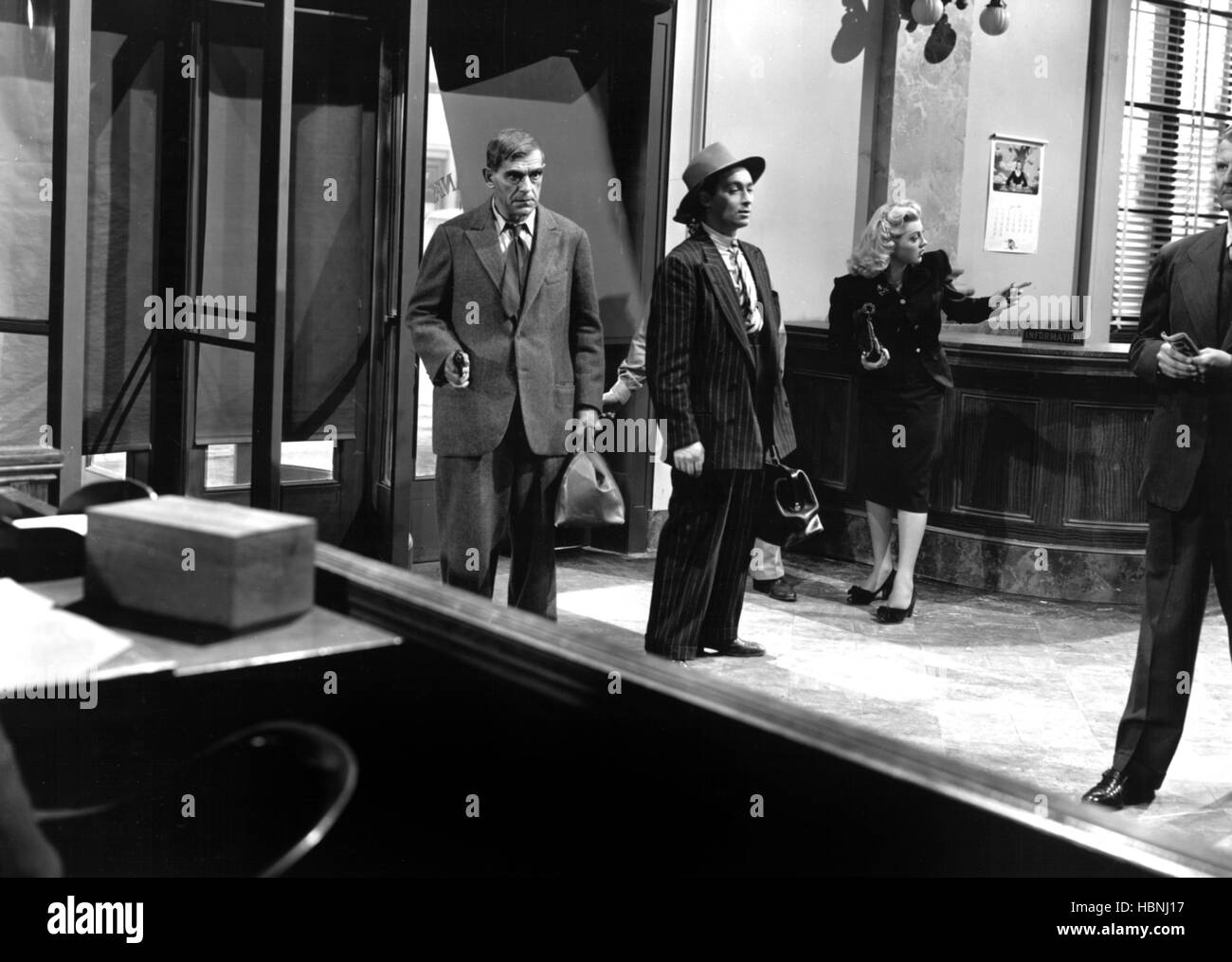 DICK TRACY MEETS GRUESOME, Boris Karloff (center, with gun), 1947 Stock ...