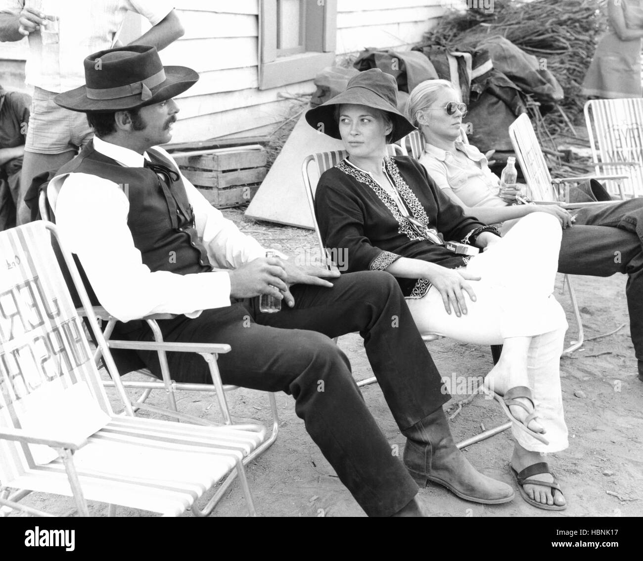 DOC, from left: Stacy Keach, Faye Dunaway on set, 1971 Stock Photo - Alamy