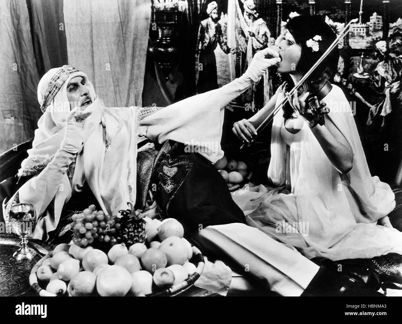 DR. PHIBES RISES AGAIN, Vincent Price, Valli Kemp, 1972 Stock Photo - Alamy
