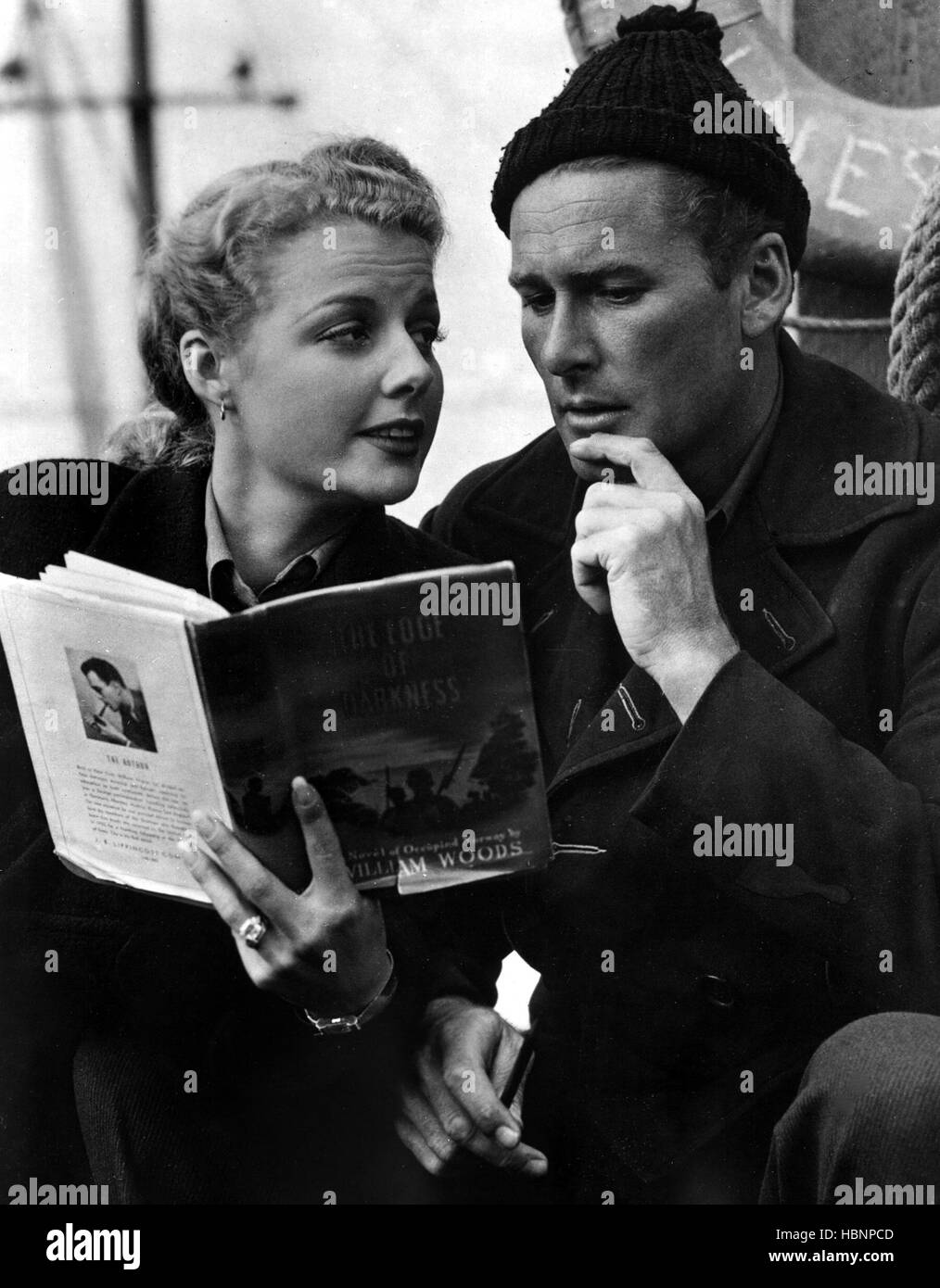 Ann Sheridan, Errol Flynn reading the source novel on the set of EDGE ...