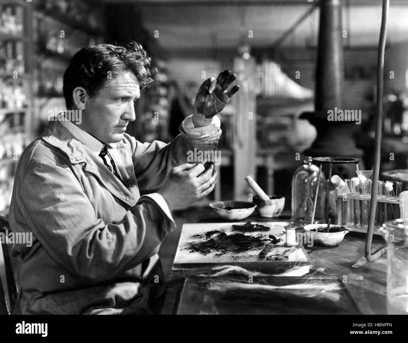 EDISON, THE MAN, Spencer Tracy, 1940, scientific experiment Stock Photo ...