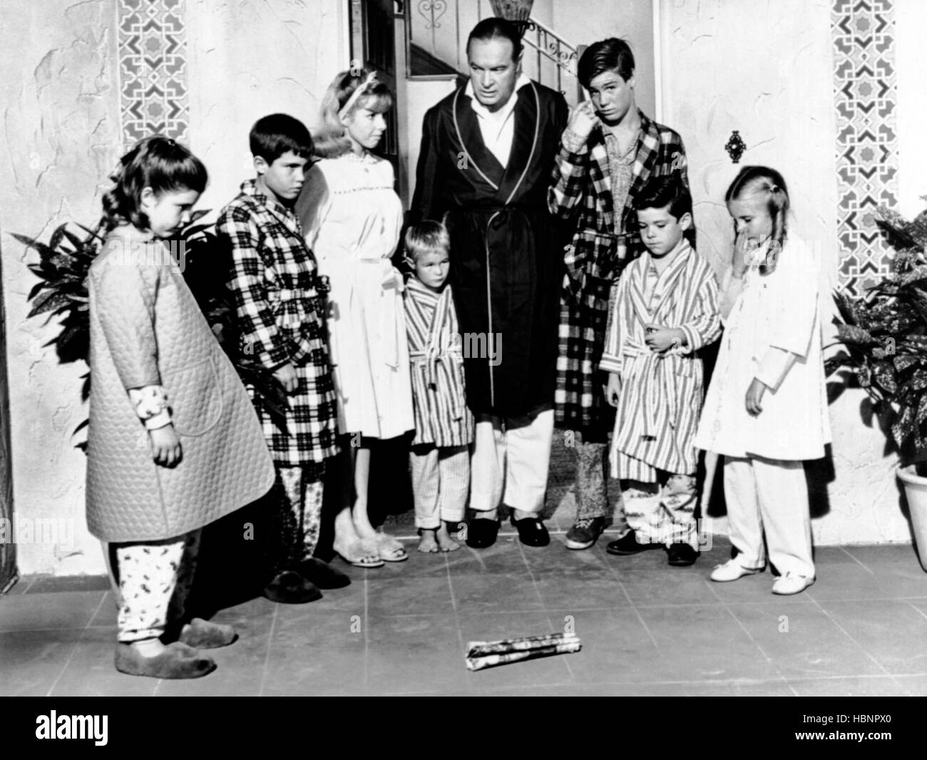 EIGHT ON THE LAM, Bob Hope, center, with child actors Stacey Gregg ...