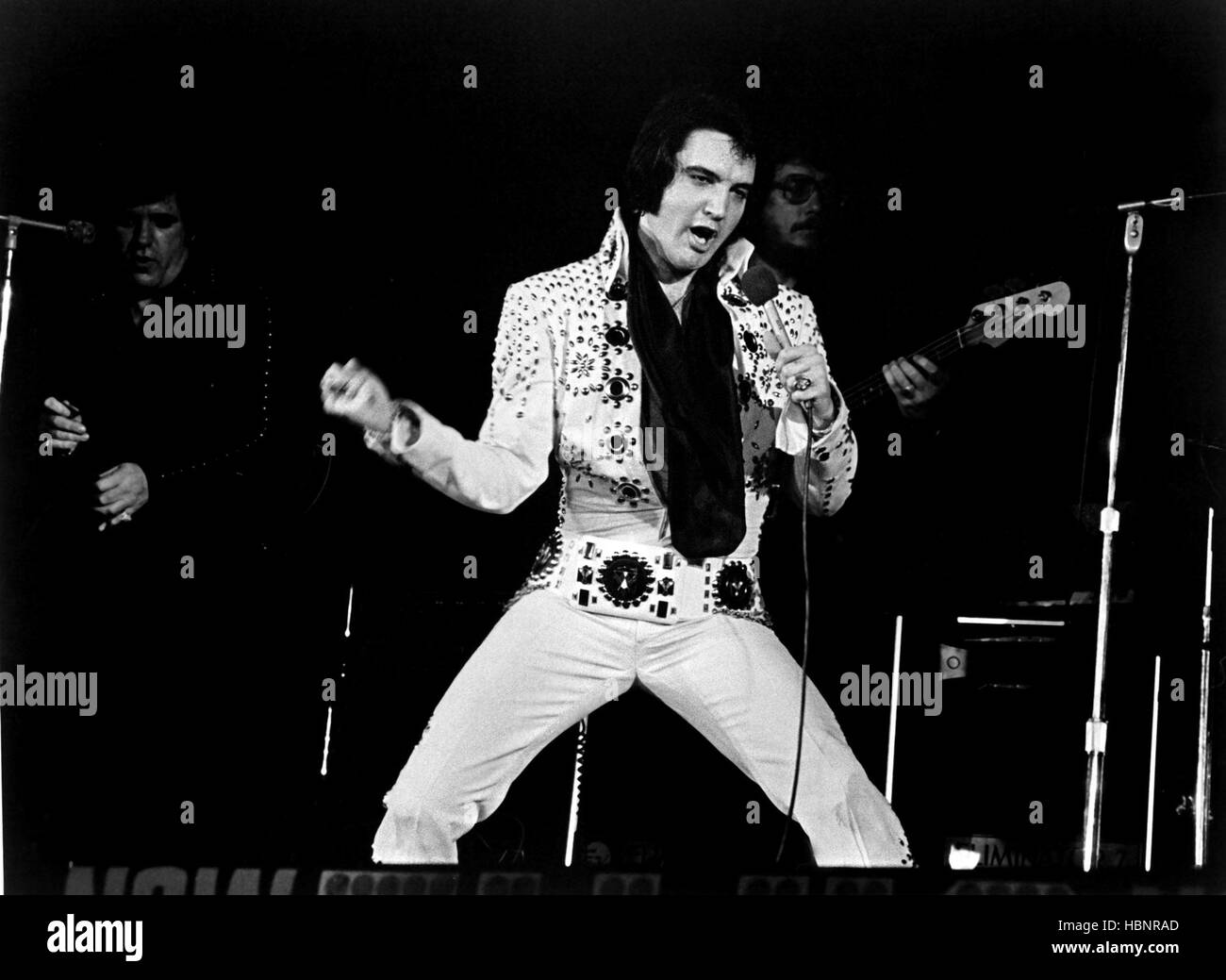 ELVIS ON TOUR, Elvis Presley, Jerry Scheff (bass), 1972 Stock Photo - Alamy