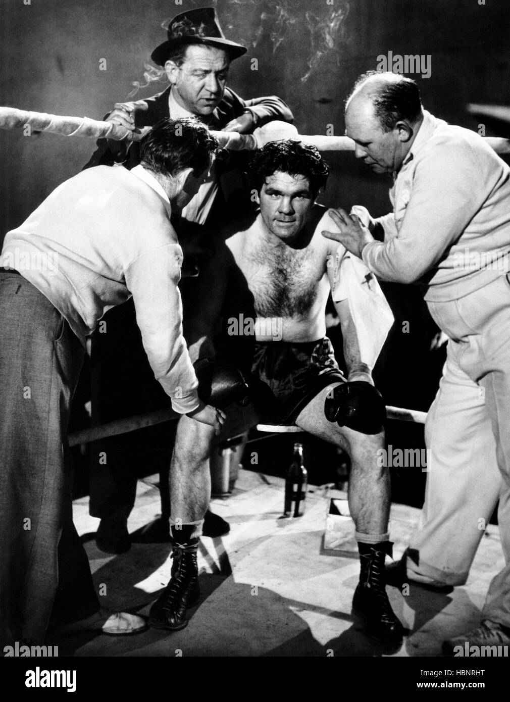 EMERGENCY CALL, (aka THE HUNDRED HOUR HUNT), Sid James, (back), Freddie ...