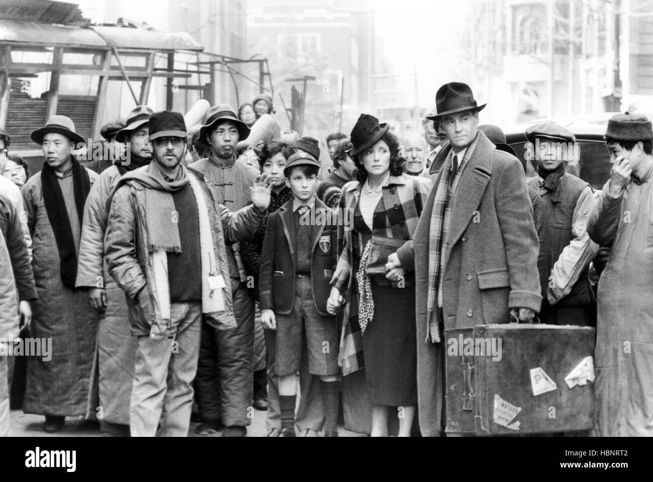 EMPIRE OF THE SUN, from left: director Steven Spielberg, Christian Bale ...