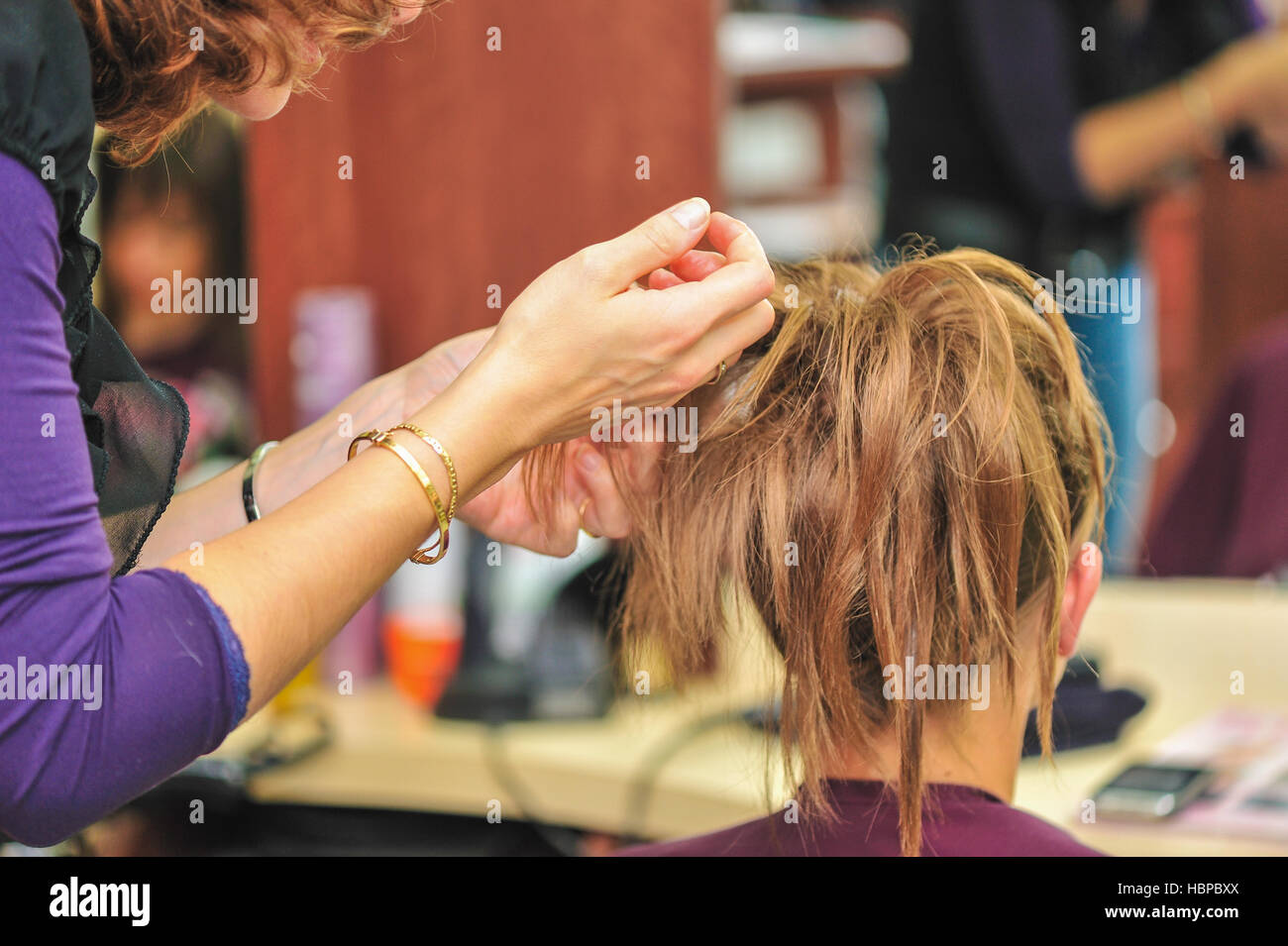 Hairdresser applying hair gel Stock Photo - Alamy