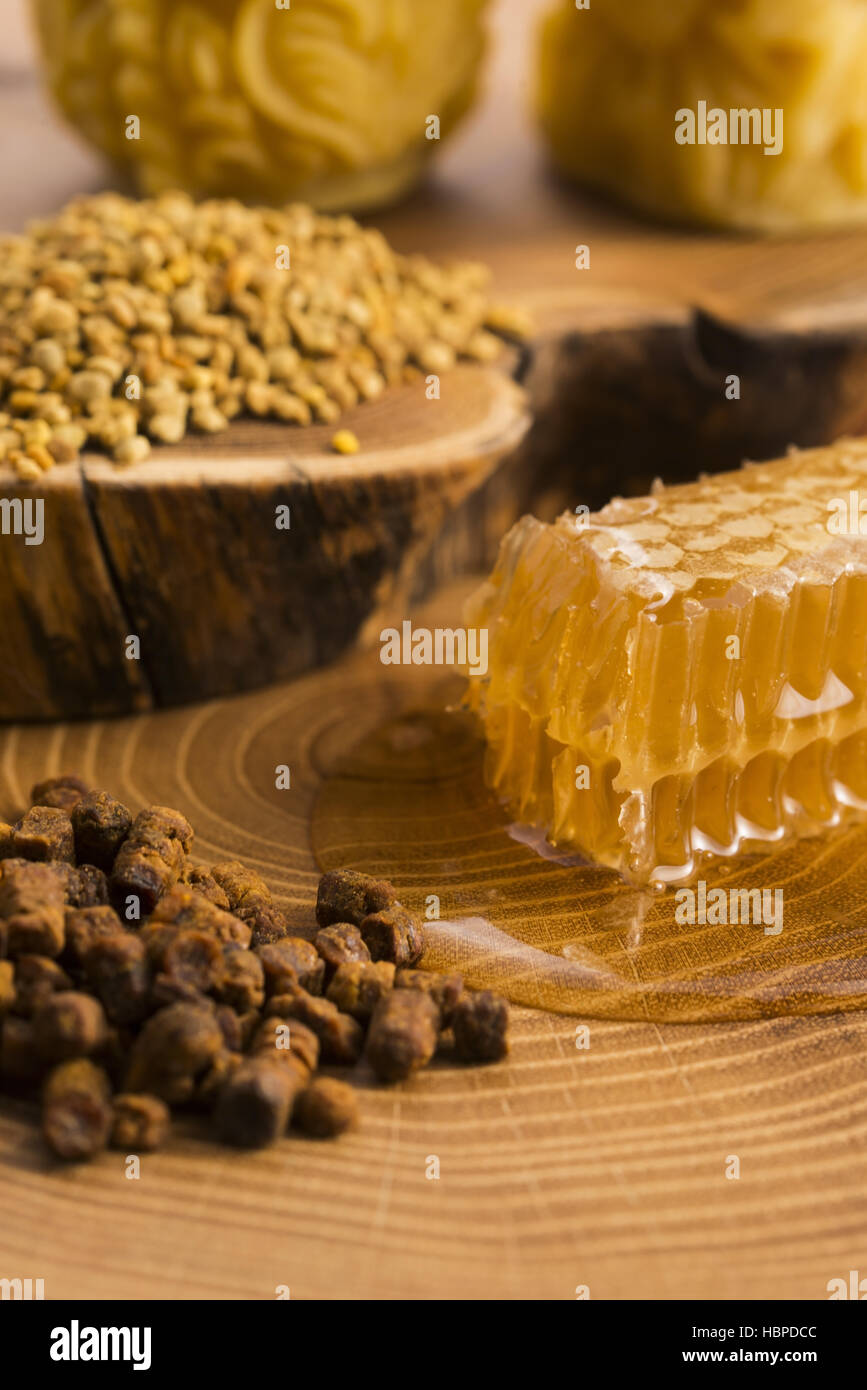 honeycomb, pollen and propolis Stock Photo - Alamy