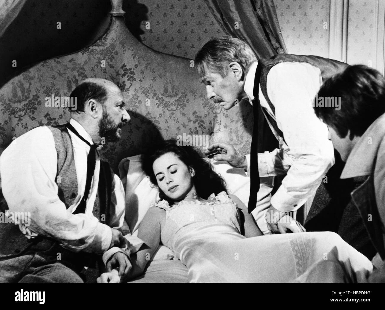 DRACULA, from left: Donald Pleasence, Kate Nelligan, Laurence Olivier ...