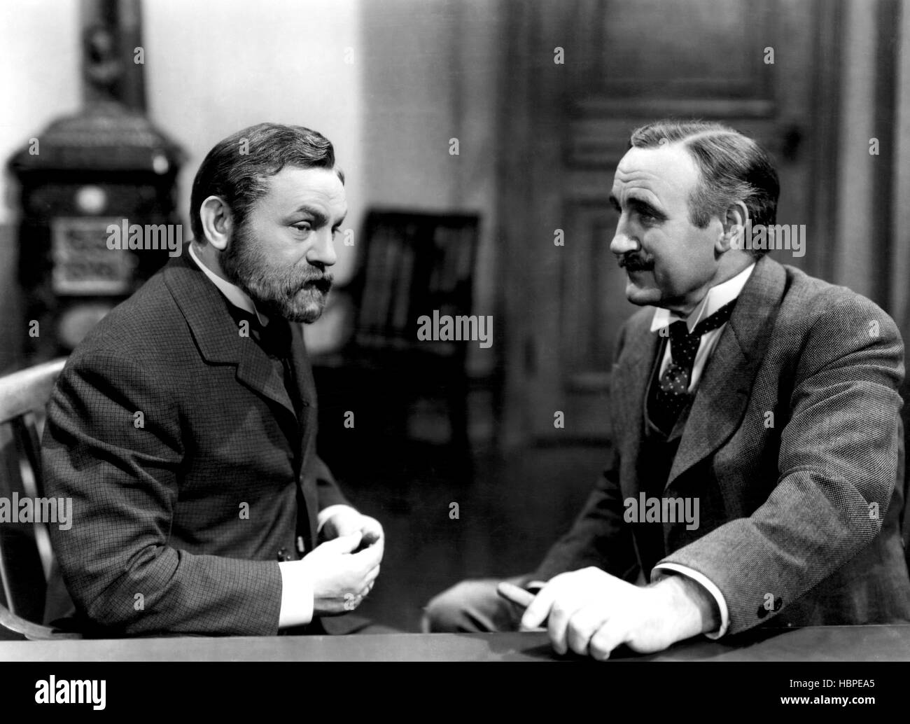 DR. EHRLICH'S MAGIC BULLET, from left, Edward G. Robinson, Donald Crisp ...