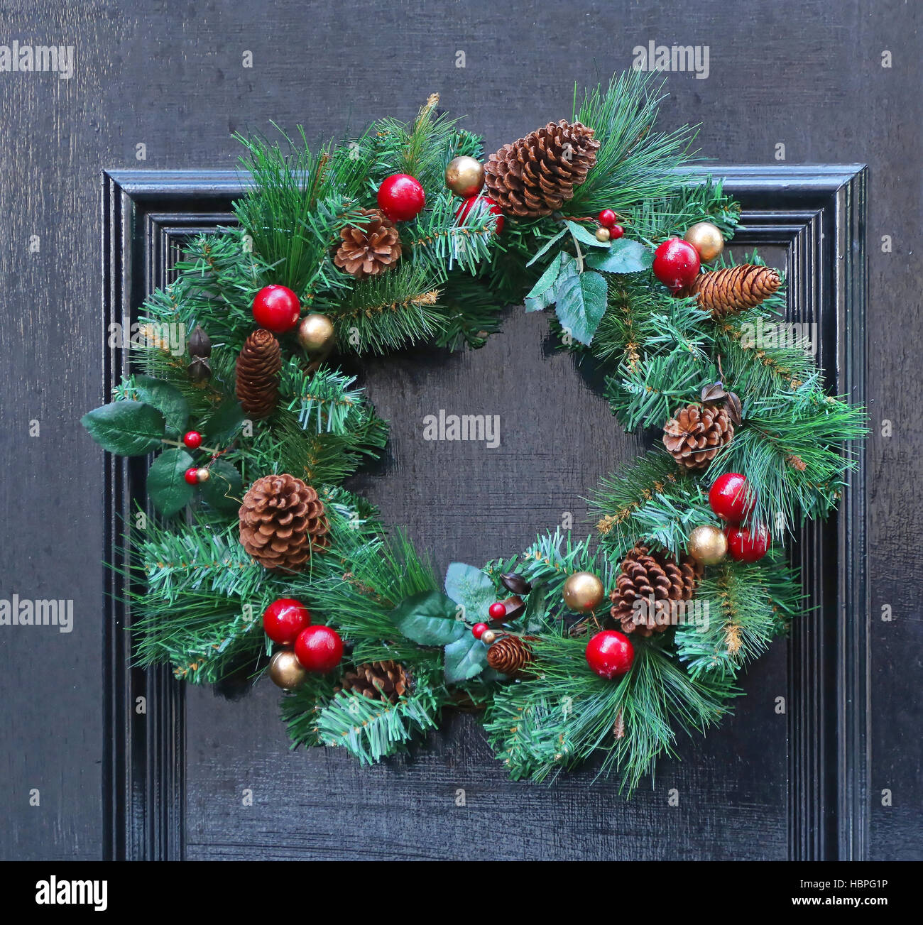 Pinecone wreath hi-res stock photography and images - Alamy
