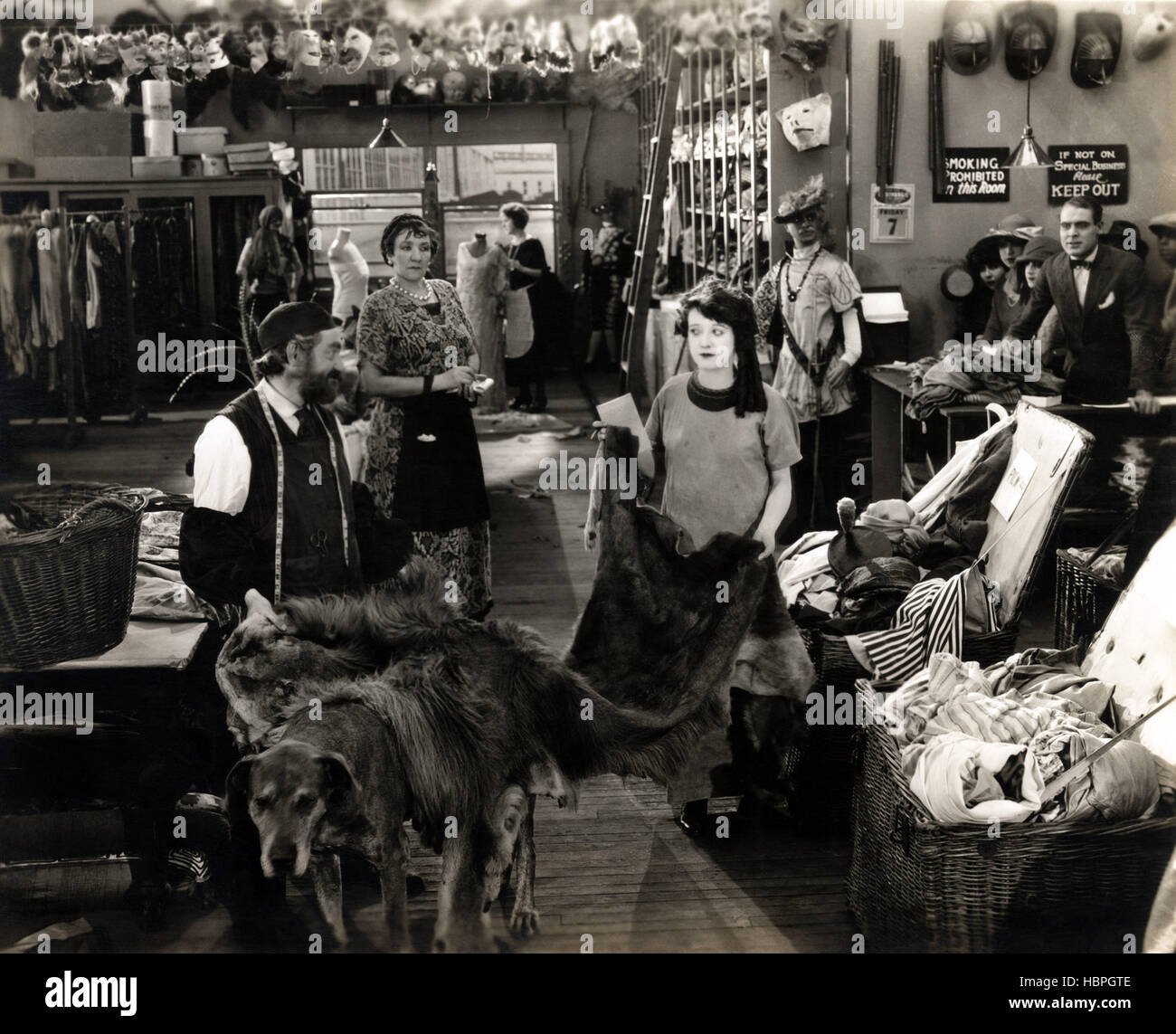 THE EXTRA GIRL, Teddy the Dog, Mabel Normand, 1923 Stock Photo - Alamy