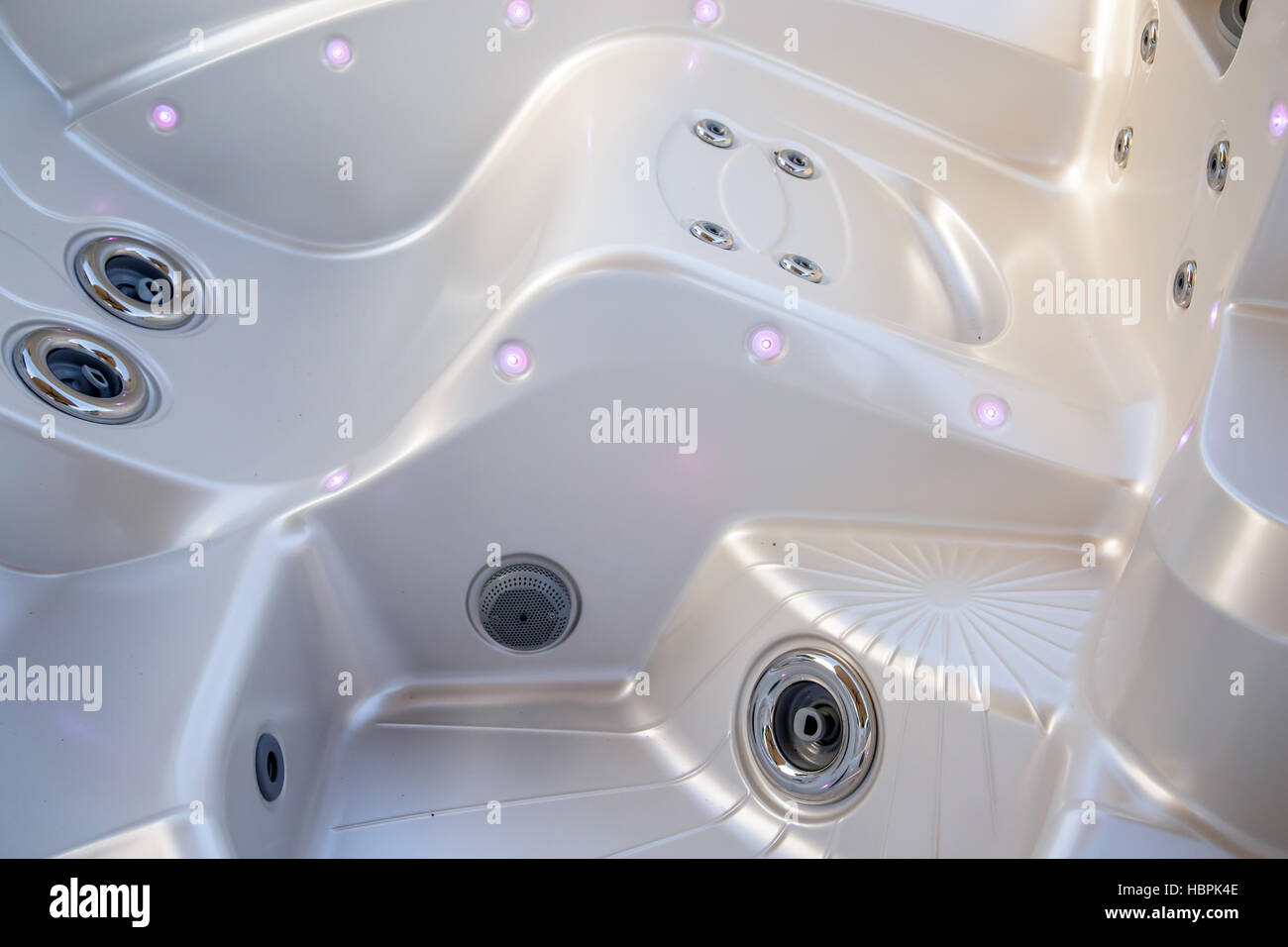 Empty jacuzzi hi-res stock photography and images - Alamy