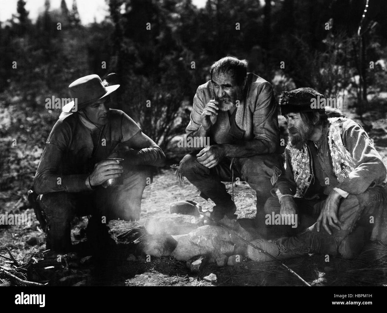 FIGHTING CARAVANS, from left: Gary Cooper, Ernest Torrence, Tully ...