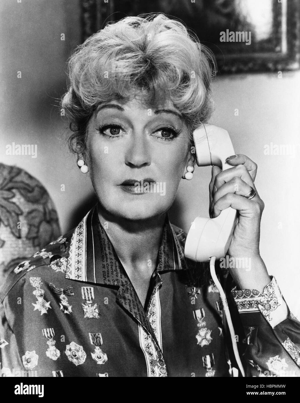 FIVE GOLDEN HOURS, Kay Hammond, 1961 Stock Photo - Alamy