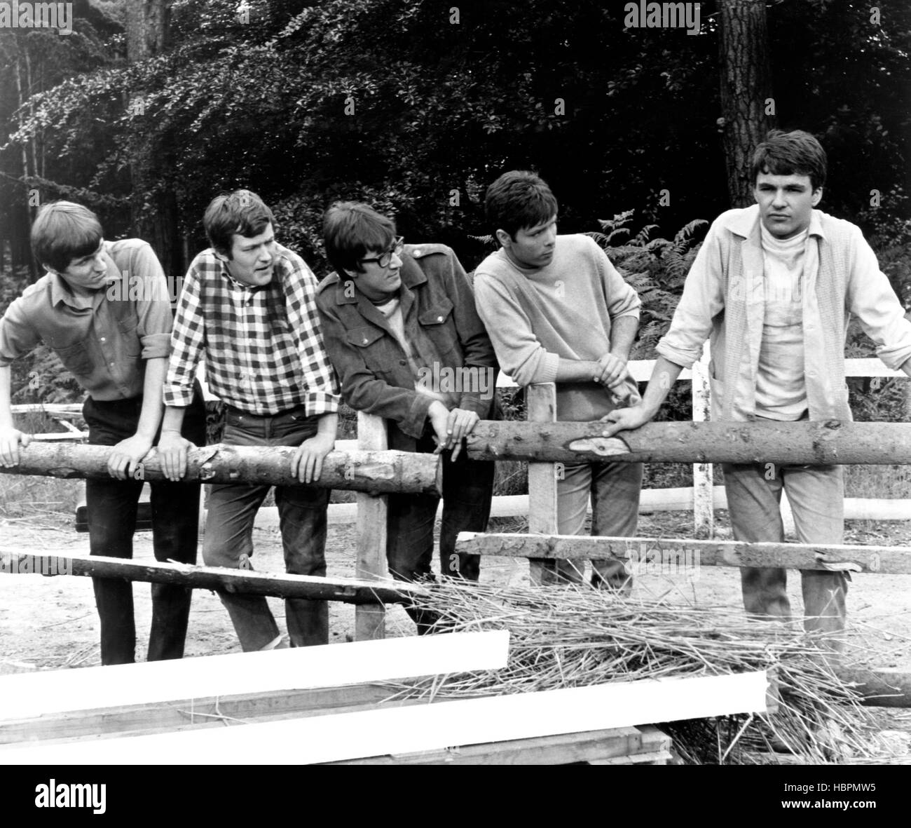 FINDERS KEEPERS, Cliff Richard & The Shadows, from left, John Rostill ...