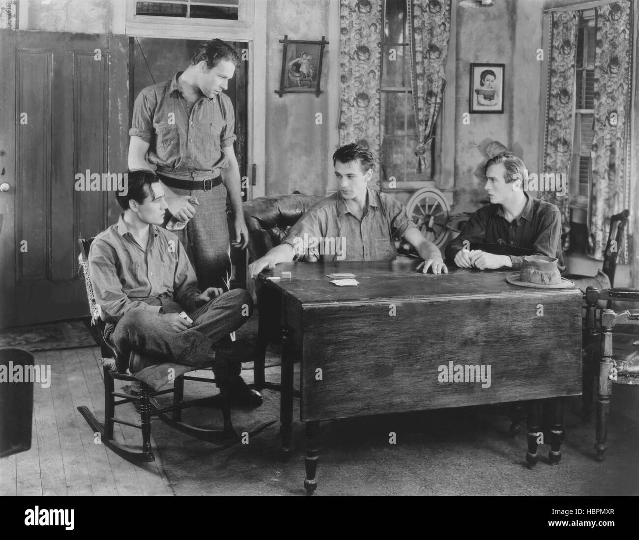 THE FIRST KISS, from left: Leslie Fenton, Lane chandler, Gary Cooper ...