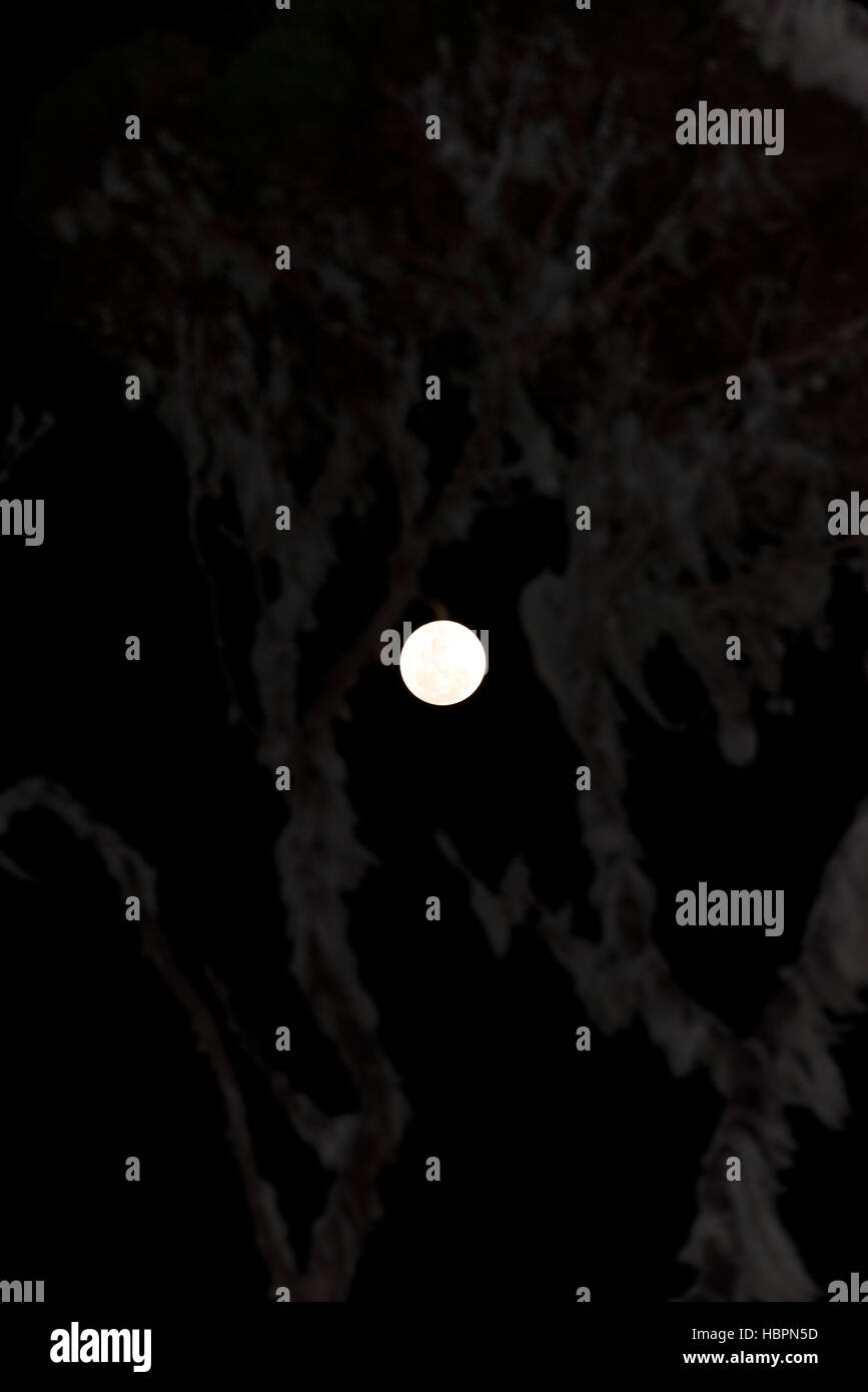 Full moon over mountains hi-res stock photography and images - Alamy