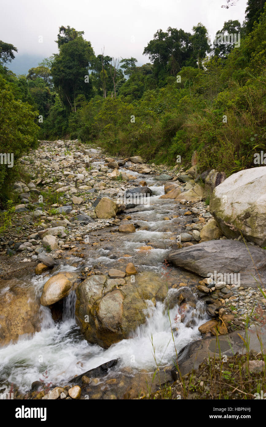 Riverbed and mountains hi-res stock photography and images - Alamy