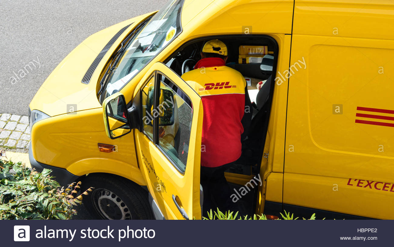 Driver Yellow Van Stock Photos & Driver Yellow Van Stock Images - Alamy