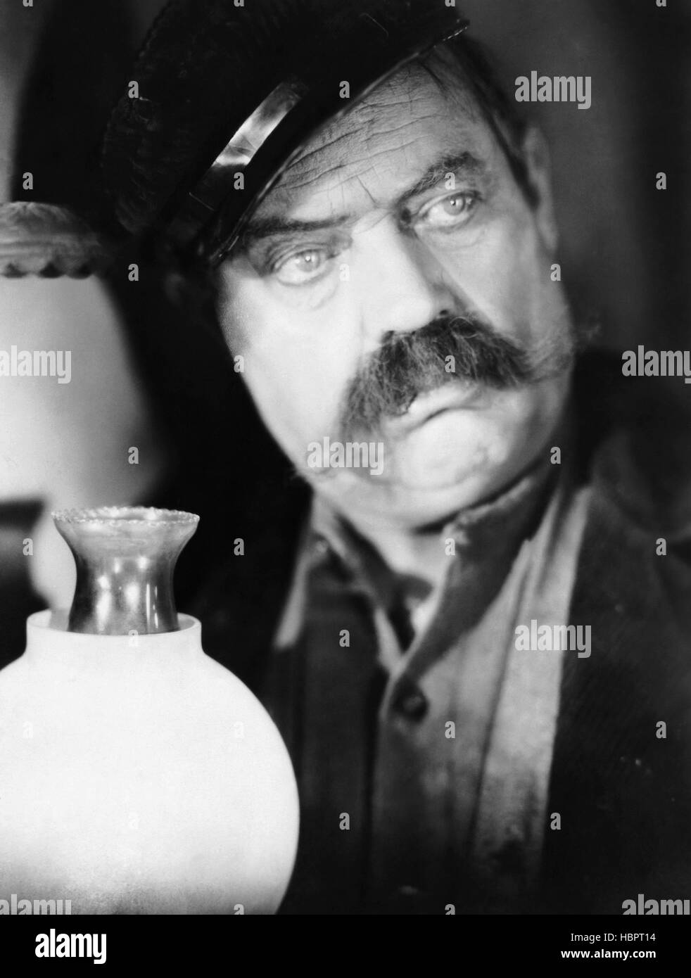 4 DEVILS, (aka FOUR DEVILS), Andre Cheron, 1928, TM & Copyright ©20th ...