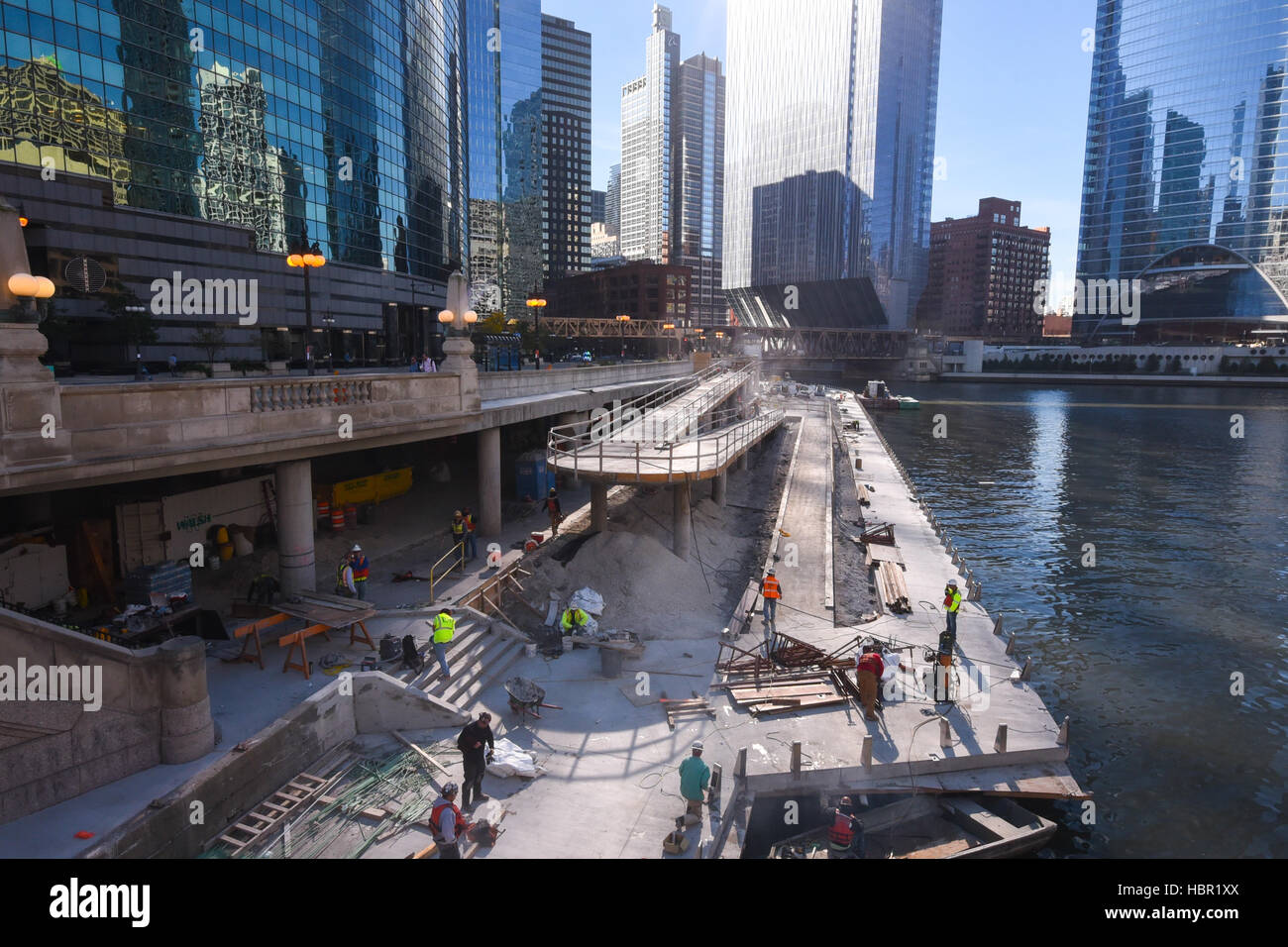 Construction workers in Chicago, Illinois Stock Photo - Alamy