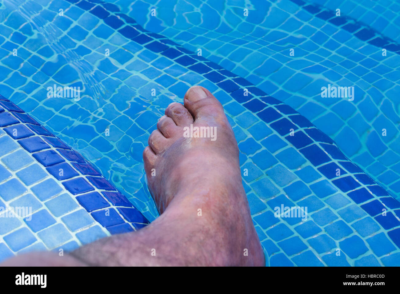 Legs in swimming pool hi-res stock photography and images - Alamy