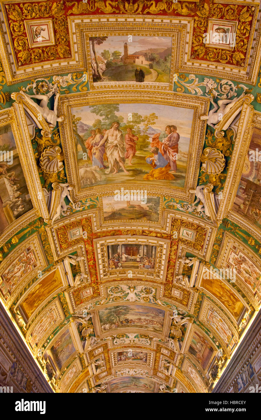 Rome, Vatican Museums, gallery interior, ceiling paintings, gallery of maps Stock Photo - Alamy
