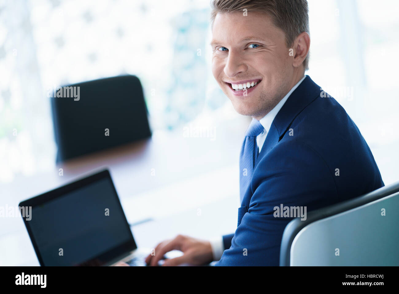 Man with a laptop hi-res stock photography and images - Alamy